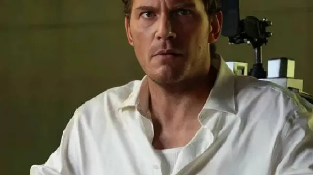 Chris Pratt Chemise blanche Mercy 2026 (Chris Pratt) vu dans Mercy ...