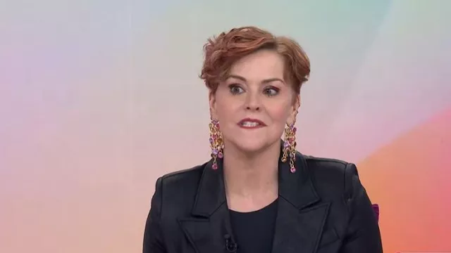 Pendientes de cascada multicolor de Zara llevados por Jennifer ...