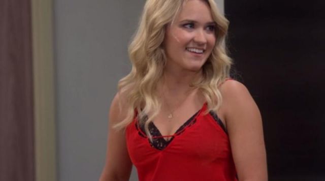 The top red of Gabi (Emily Osment) in Young & Hungry S4E9 | Spotern