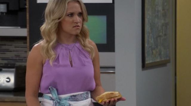 The top purple Gabi (Emily Osment) in Young & Hungry S4E6 | Spotern