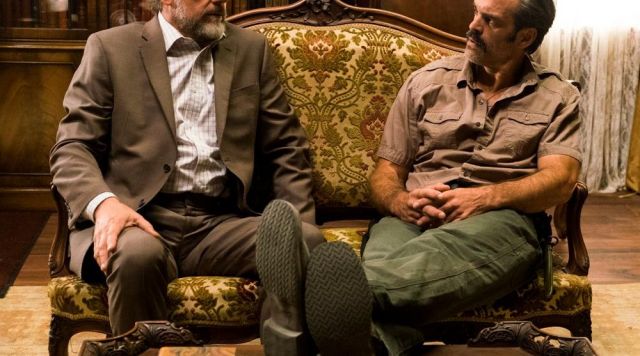 The pants of Simon (Steven Ogg) in The Walking Dead S07E05 | Spotern