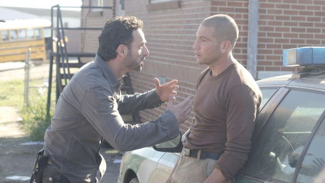 La camiseta de Shane Walsh (Jon Bernthal) dans The Walking Dead S02E10 ...