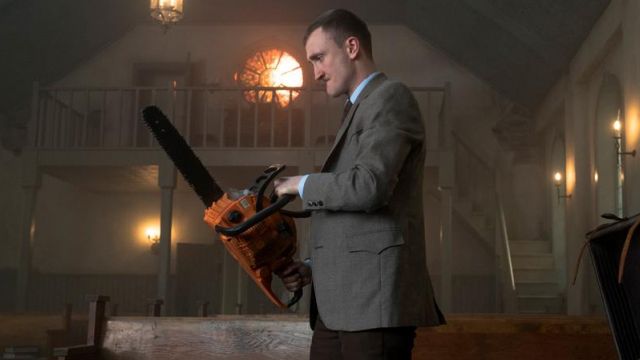 The chainsaw orange Fiore (Tom Brooke) in Preacher S01E02 | Spotern