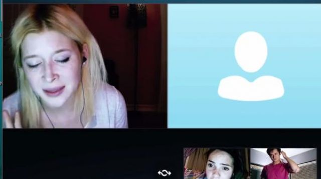 Auriculares negros de Jess (Renee Olstead) en "Unfriended" | Spotern