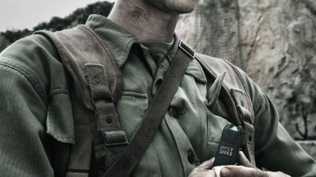 La Santa Biblia de los años 40 por Desmond T. Doss (Andrew Garfield) en ...