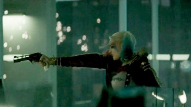 The gun from Harley Quinn (Margot Robbie) in Suicide Squad | Spotern