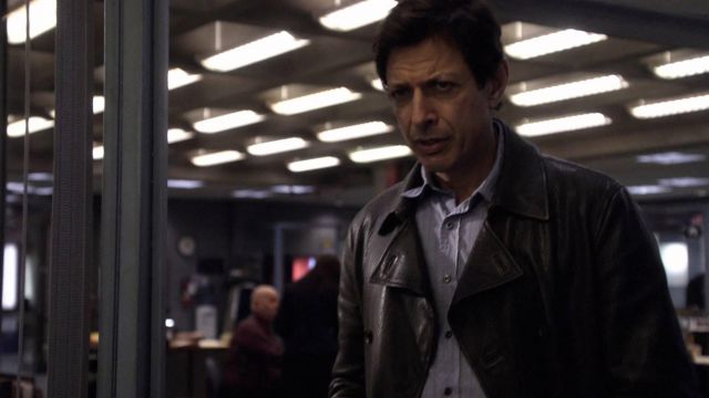 Of the personal effects of Zack Nichols (Jeff Goldblum) in New York ...
