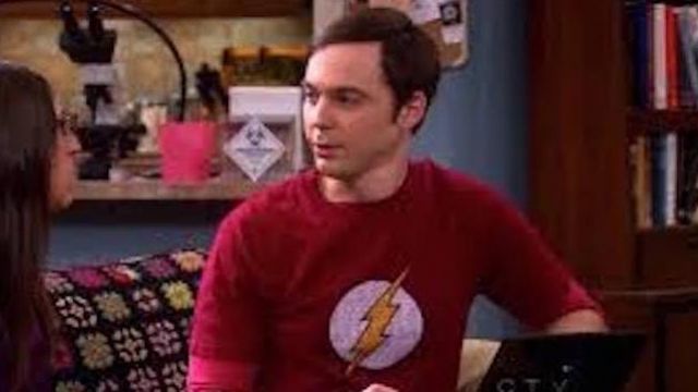 Camiseta "Flash" porté par sheldon Cooper dans The big bang theory ...