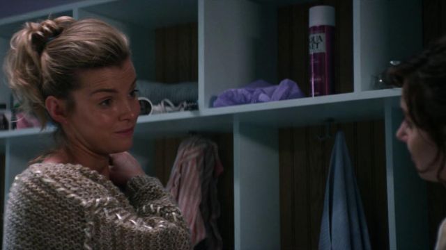The Aqua Net hairspray from Debbie Eagan (Betty Gilpin) in Glow-S01E01 ...