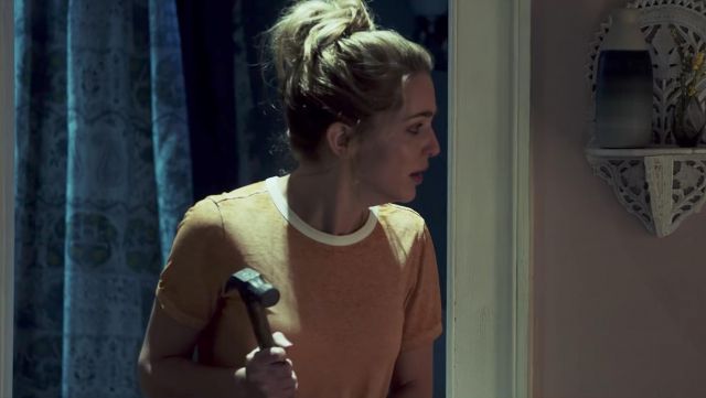 The t-shirt mustard Forever 21 Tree Gelbman (Jessica Rothe) in Happy ...