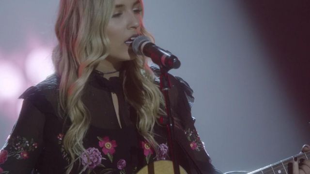 The shirt fleurie Maddie Conrad in Nashville S05E19 | Spotern