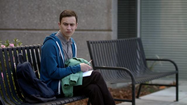 The sweatshirt hoody blue of Sam Gardner (Keir Gilchrist) in Atypical ...