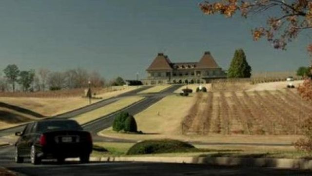 Castillo de Del (Esai Morales) en Ozark | Spotern