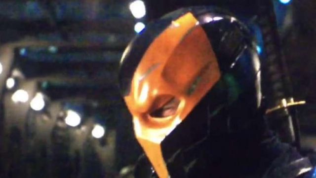 The headphones orange and black Deathstroke in Justice League | Spotern