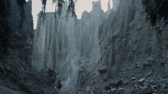 The road of Dimholt in the Lord of the Rings : the return of The king ...