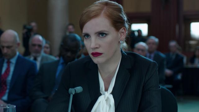 The earrings of Elizabeth Sloane (Jessica Chastain) in Miss Sloane ...