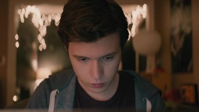 The sweatchir grey hoody Simon Spier (Nick Robinson) in Love, Simon ...