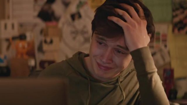 The sweat olive of Simon Spier (Nick Robinson) in Love, Simon | Spotern