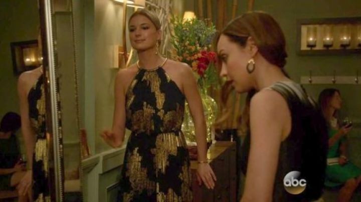 Revenge: Clothes, Outfits, Brands, Style and Looks | Spotern