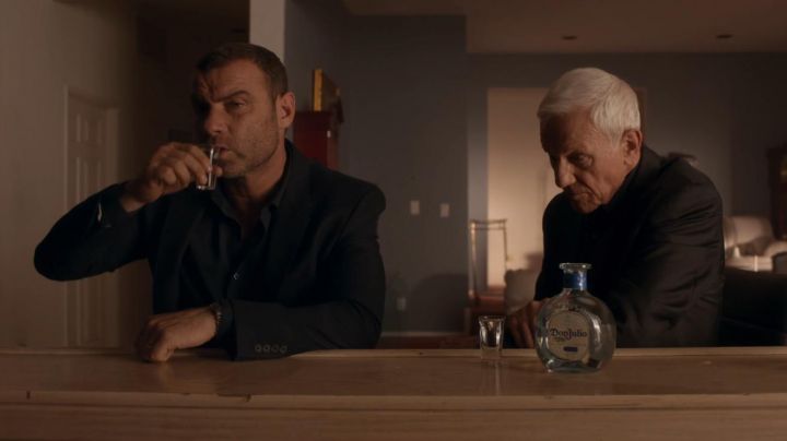 Ray Donovan: Clothes, Outfits, Brands, Style and Looks | Spotern