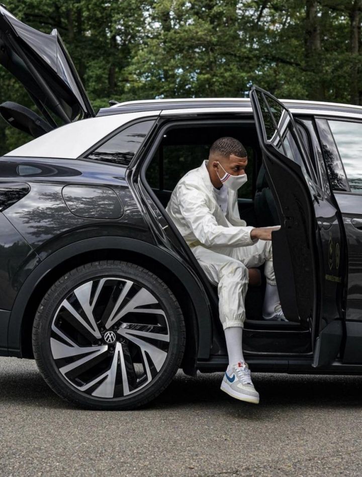 Kylian Mbappé: Clothes, Outfits, Brands, Style and Looks | Spotern