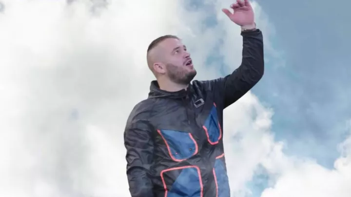 Jul: Clothes, Outfits, Brands, Style and Looks | Spotern