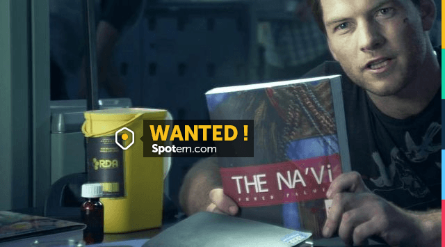 La caja amarilla de RDA junto a Jake Sully (Sam Worthington) en el set ...