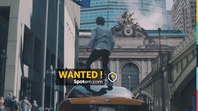 Sneakers New Balance Dylan Branson (Michiel Huisman) in 2:22 | Spotern