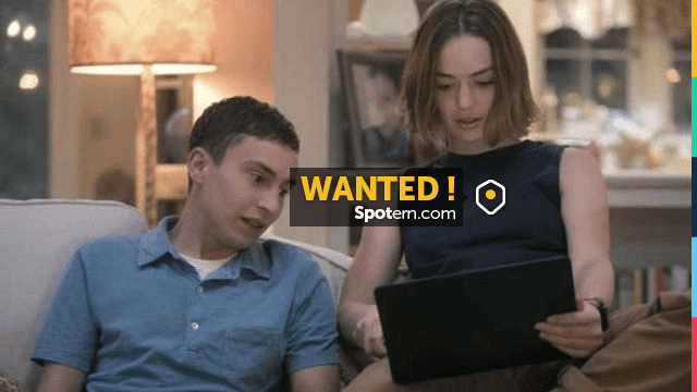 Le t-shirt carré noir de Casey Garner (Brigette Lundy-Paine) dans ...