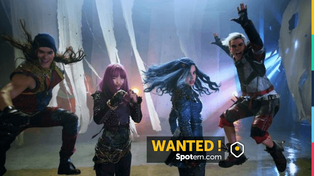 Los zapatos de Carlos del Infierno (Cameron Boyce) en Descendiente 2 ...