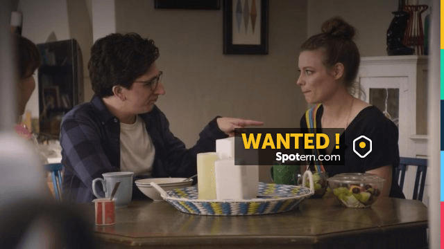 La camiseta negra y colorida de Mickey Dobbs (Gillian Jacobs) en Love ...