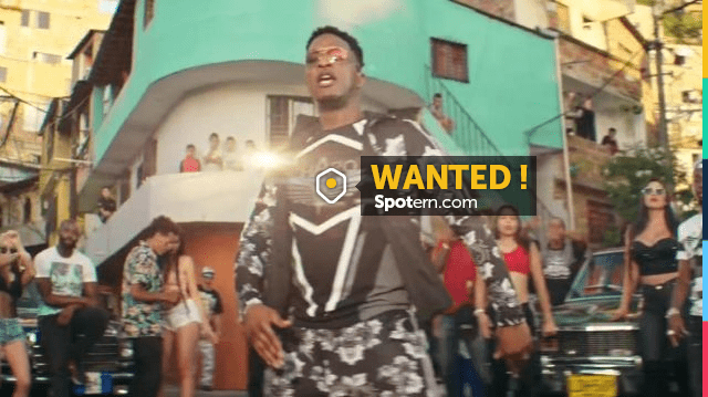 Charo tenue portée par Niska ion de son Medellín la musique de la vidéo ...