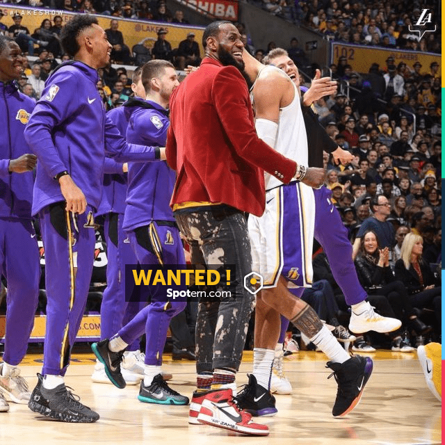 The jean spotted worn by LeBron James on the account Instagram of the ...