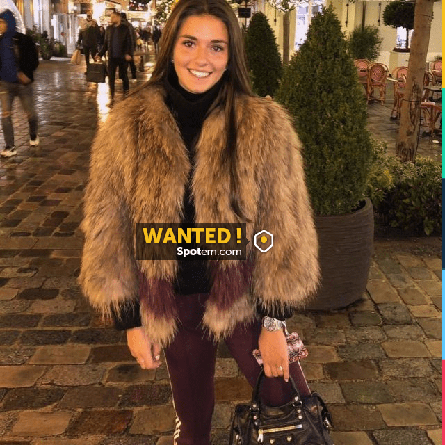 The coat of fur on the account Instagram @Cameronbtbl | Spotern