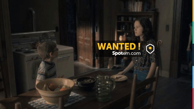 Camisa floral usada por la joven Shirley Crain (Lulu Wilson) como se ve en The Haunting of Hill ...