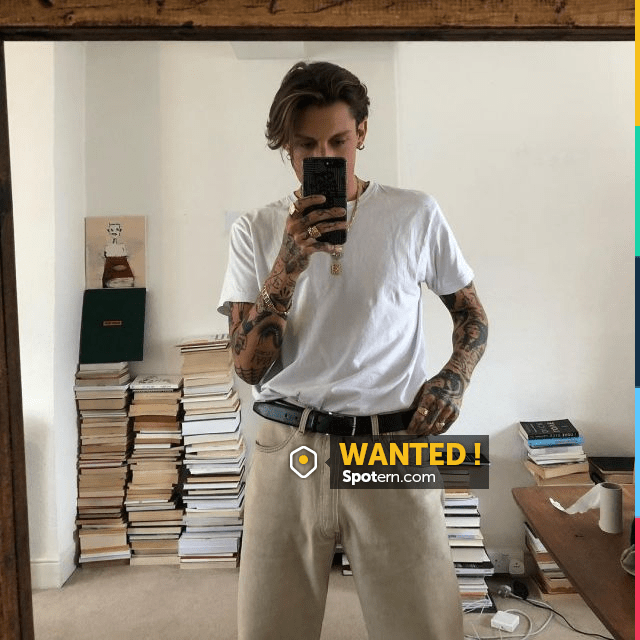 The jean beige on the account Instagram @anders_gran | Spotern