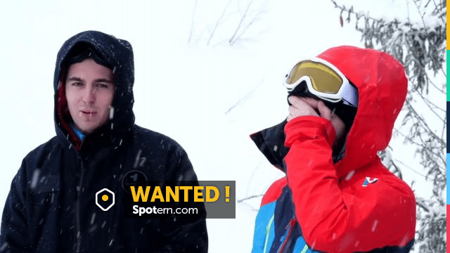 El abrigo Nike que lleva Neoxi en su vídeo de YouTube ¡HAZ UN IGLÚ Y ...