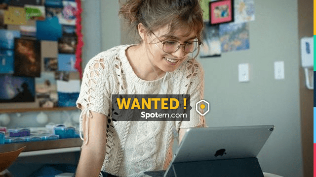 Beige Crochet Sweater worn by Stella (Haley Lu Richardson) in Five Feet ...