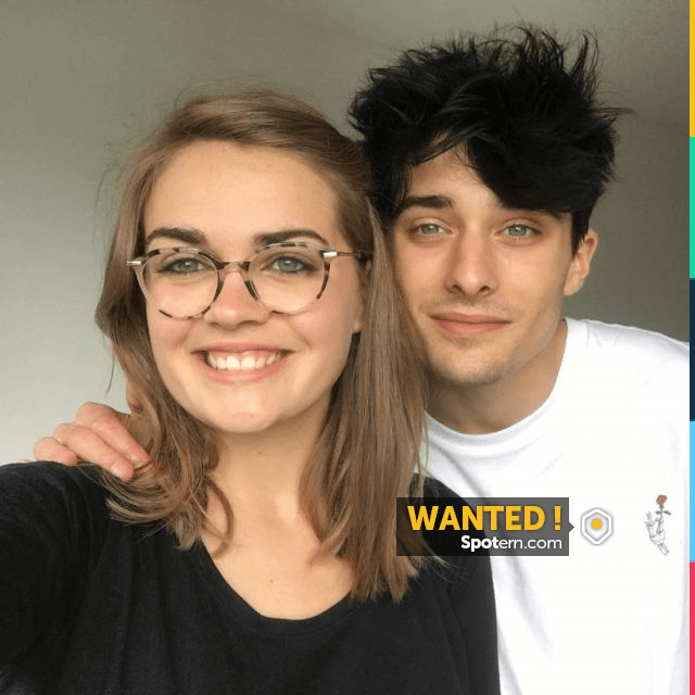 The white t-shirt with a pink worn by Maxence Danet-Fauvel on his ...