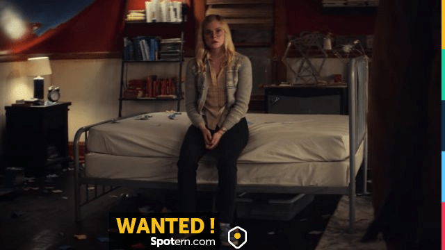 Zapatillas Adidas azules usadas por Violet Markey (Elle Fanning) como ...