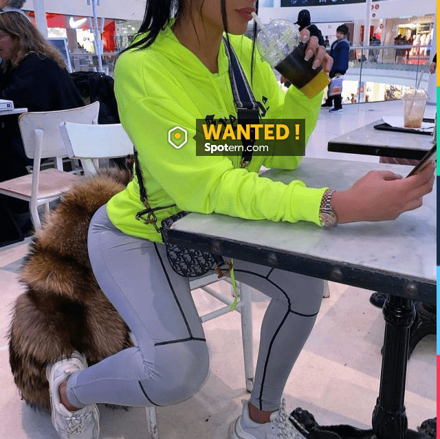 The pull PlayStation neon yellow worn by Léana on his account Instagram ...