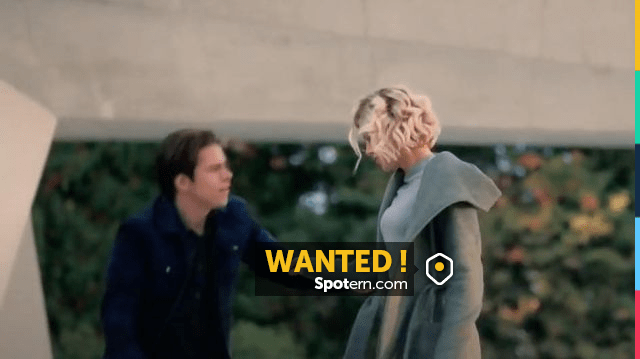 The coat of Alyssa Drake (Sarah Grey) in The Order (S02E08) | Spotern