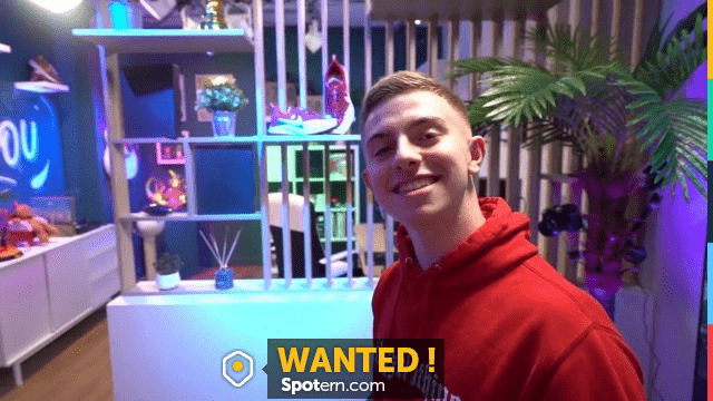 La cloison du studio de Michou dans sa vidéo JE VOUS PRÉSENTE MON ...