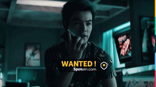 The striped t-shirt and khaki striped of Gar Logan (Ryan Potter) in ...
