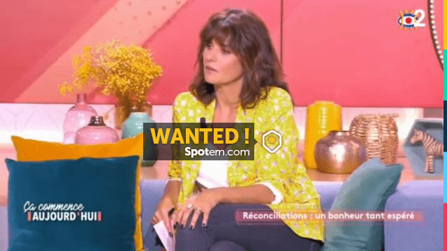 The yellow jacket with flowers of Faustine Bollaert in It starts today ...