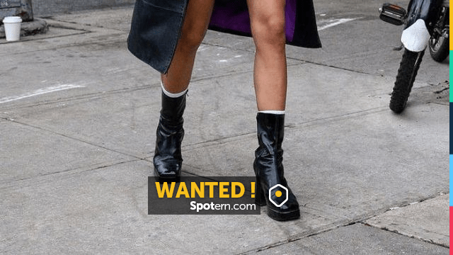 Boots worn by Robyn 'Rob' Brooks Zoë Kravitz in High Fidelity | Spotern