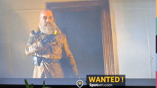 Trench coat porté par général Abbott Neil Sandilands dans la série ...