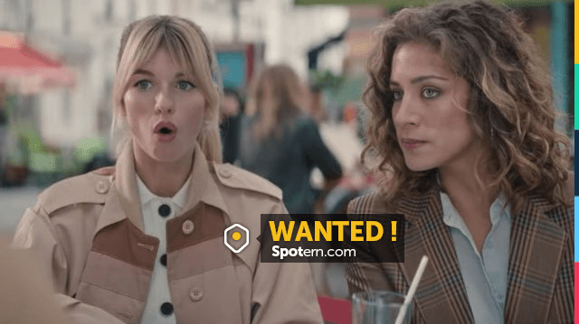 The trench coat of Alexandra (Constance Arnoult) in the movie ...