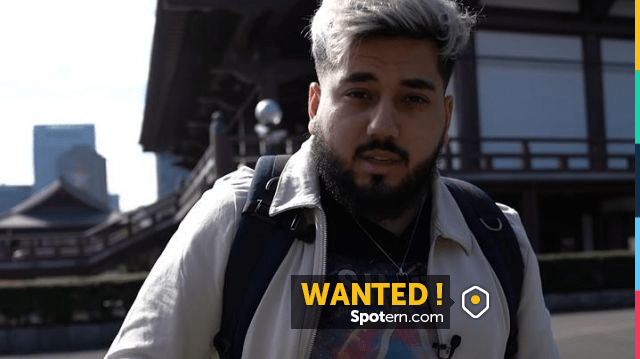 La chaqueta beige de Serhat More en el video de YouTube JAPAN'S TALLEST ...