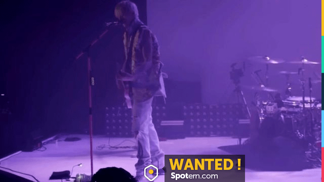 Bottes blanches avec semelle Noire portées par Machine Gun Kelly pour ...